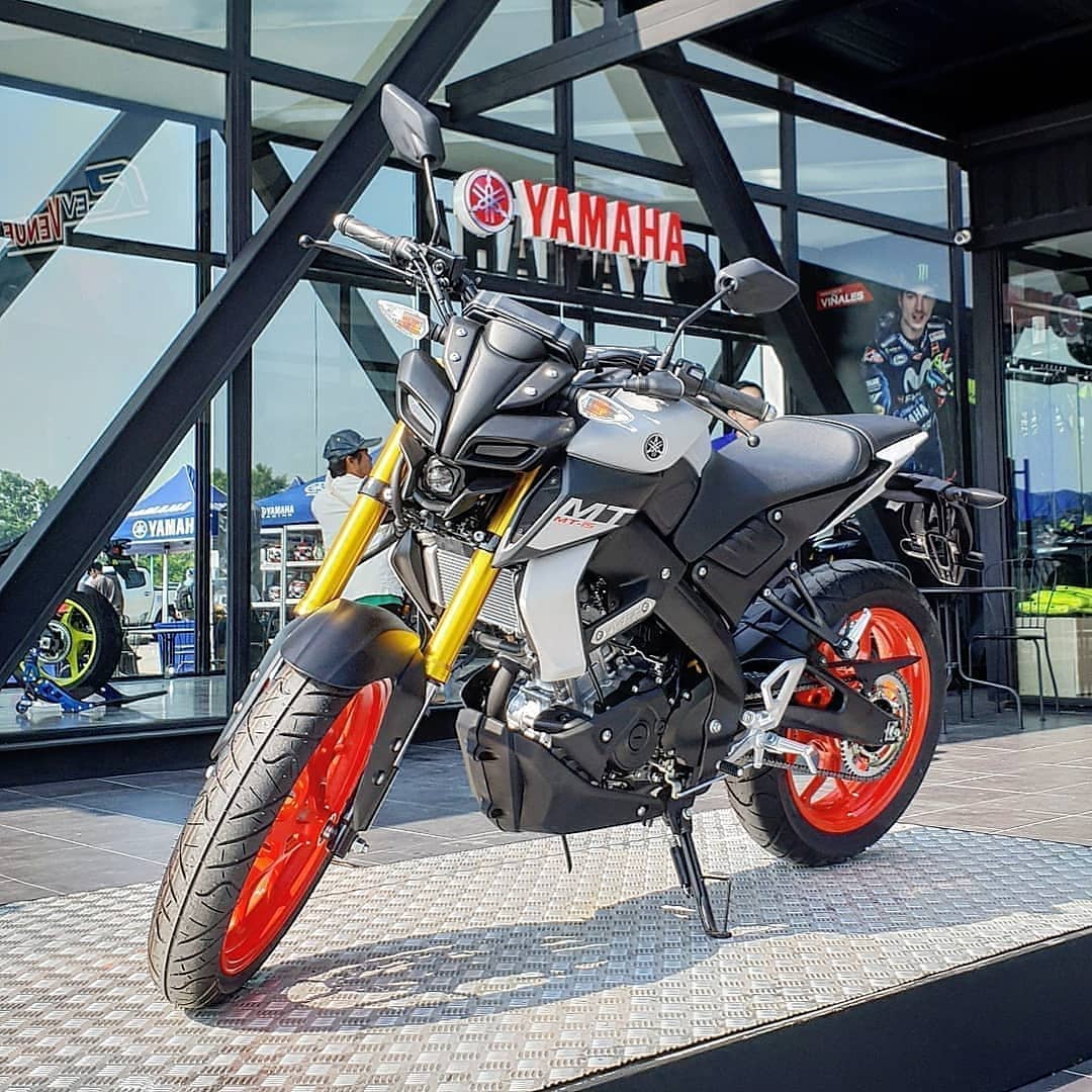 YAMAHA MT 15