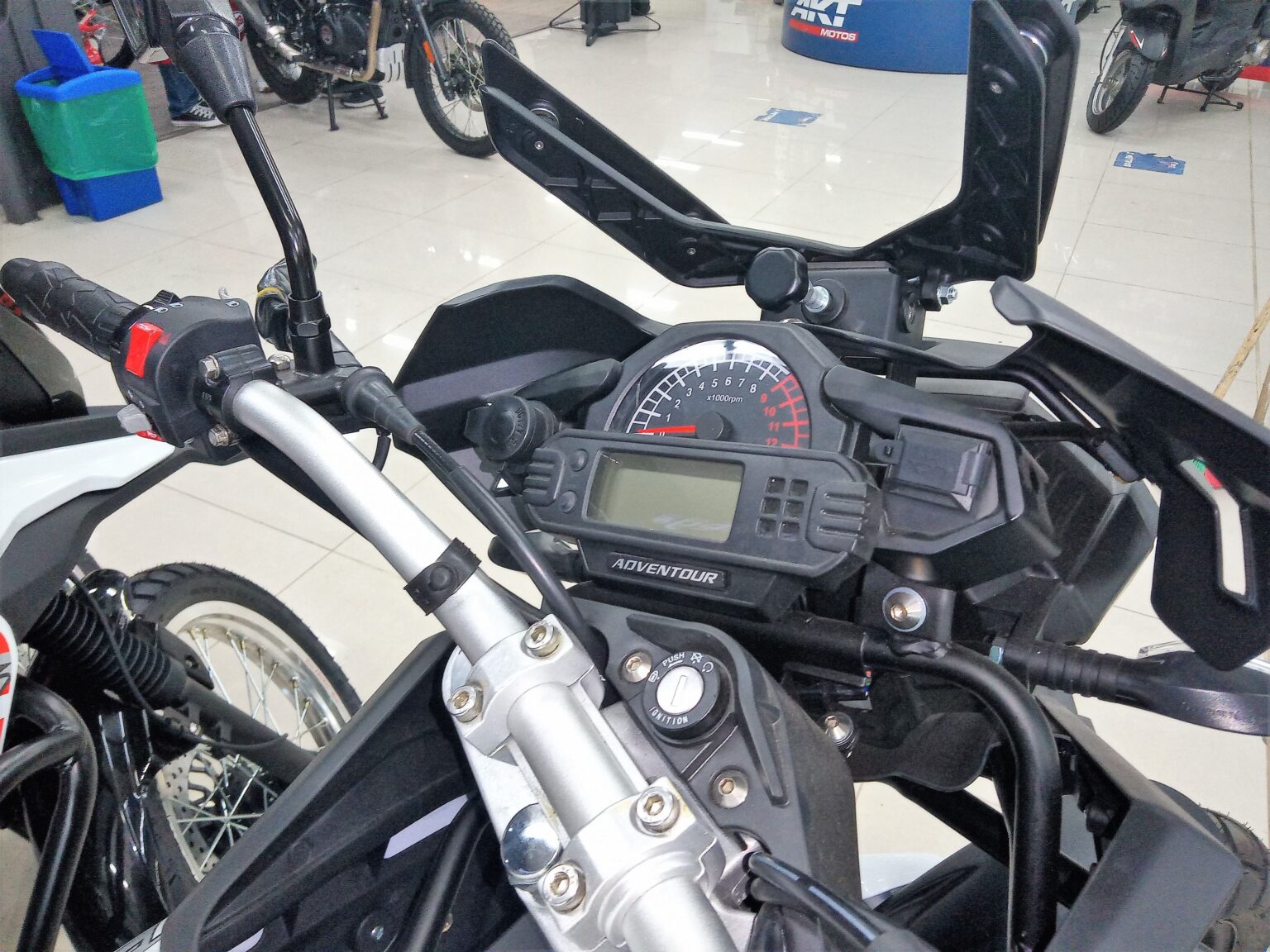 AKT TT 250 Adventour FI (2020-2022) | Precio, ficha técnica,