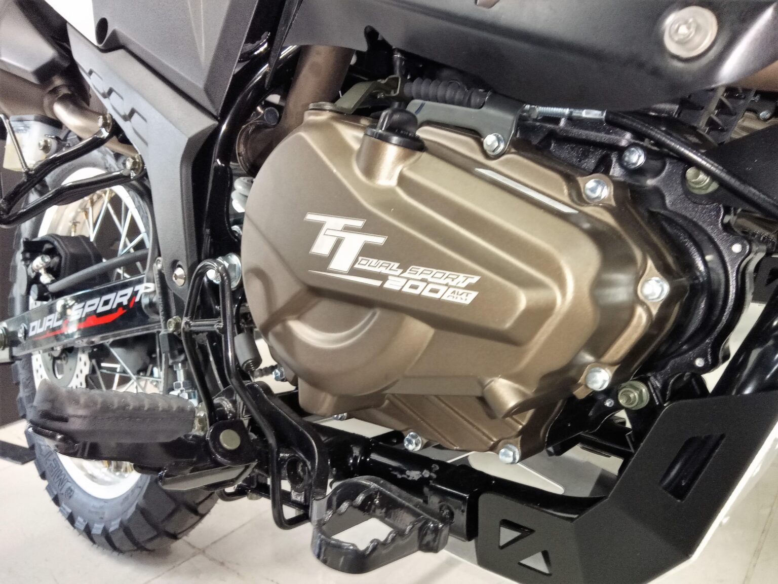 Nueva AKT TT Dual Sport 200 (TT DS 200) Precio y ficha técnica