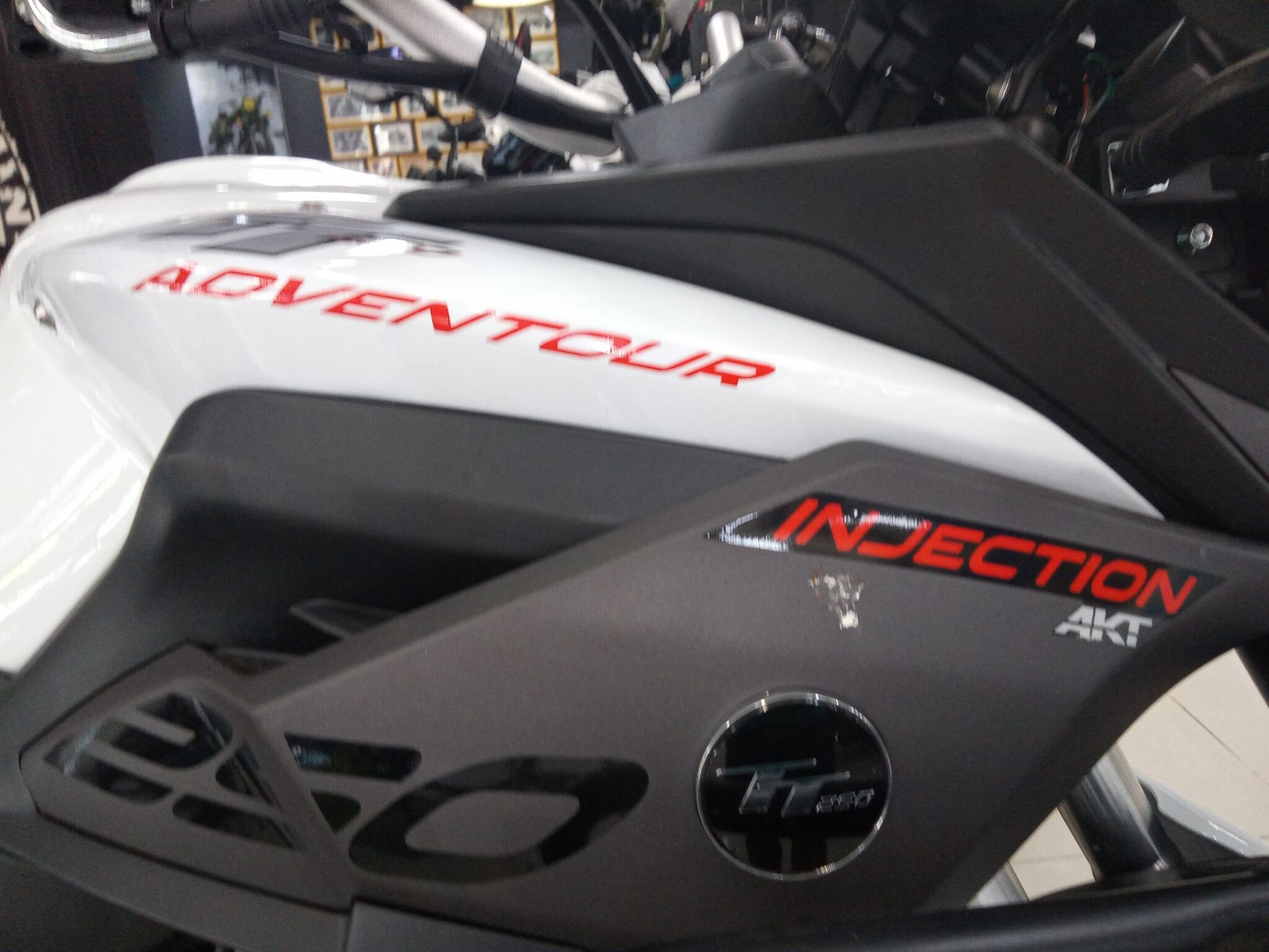 AKT TT 250 Adventour FI (2020-2022) | Precio, ficha técnica,