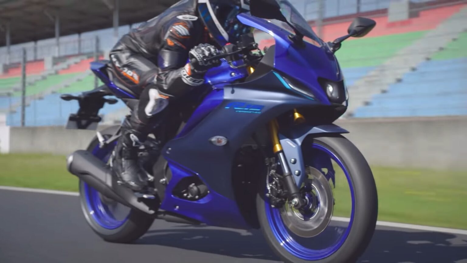 Nueva Yamaha R15 V4 y R15M ¡Ahora con diseño heredado de la R1!