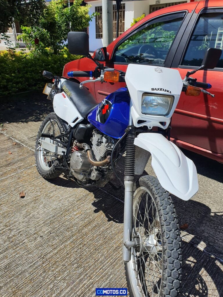 Suzuki DR 200 | Ficha técnica, precio, consumo, velocidad, fotos