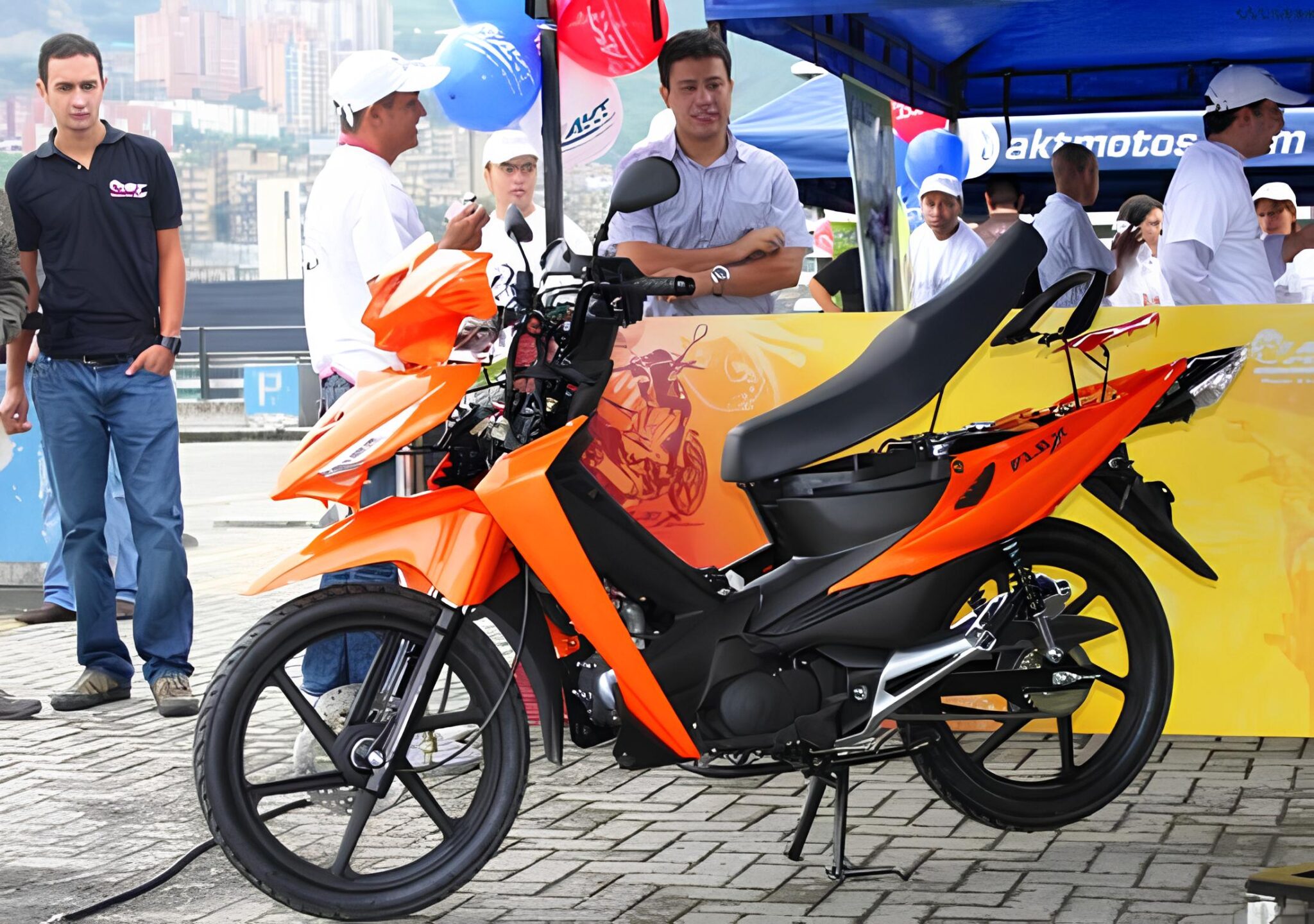 AKT 125 W Flex | Precio, ficha técnica, velocidad, consumo